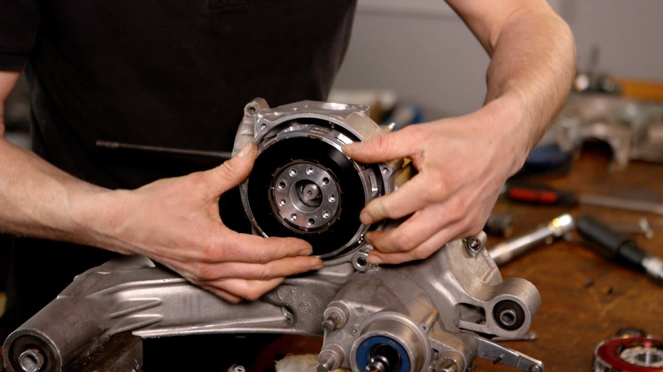 Vespa Tutorial: Assembling the SIP Supersport clutch | Scooter ...