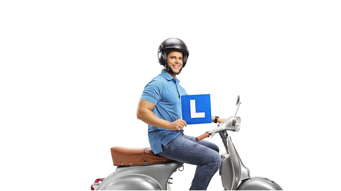 Guidare una Vespa: Quale patente per quale scooter? | Scena Classica ...